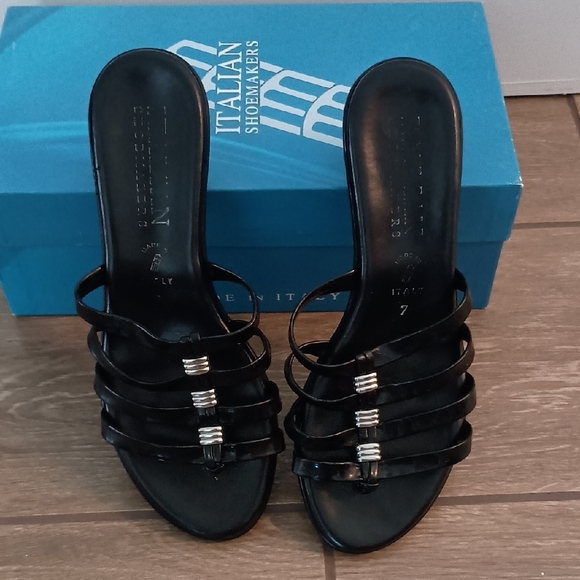 Italian Shoemakers | Shoes | Italian Shoemakers Black Sandals | Poshmark